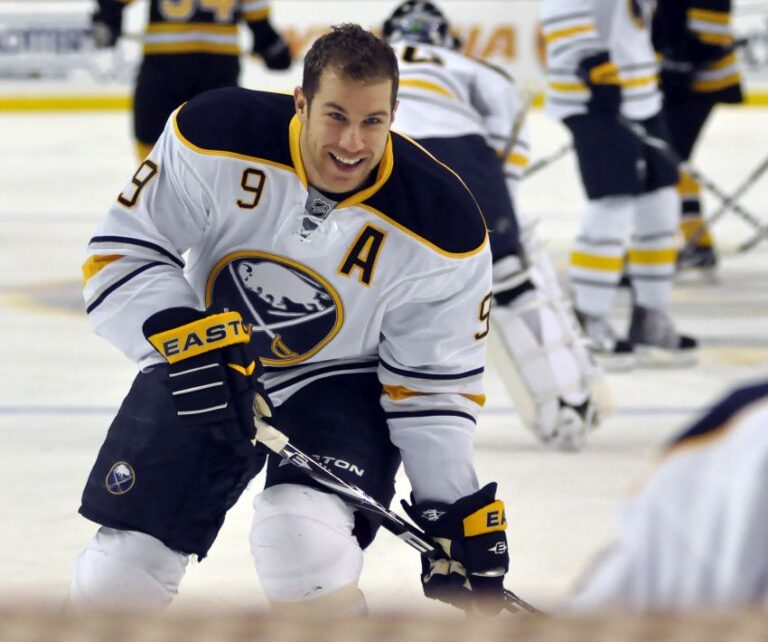 Ex-Sabres star Derek Roy retires from hockey after 18 seasons - Buffalo ...
