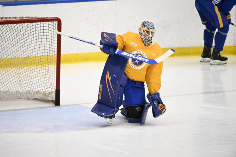 With Sabres goalie Eric Comrie injured, Devin Cooley earns first NHL ...